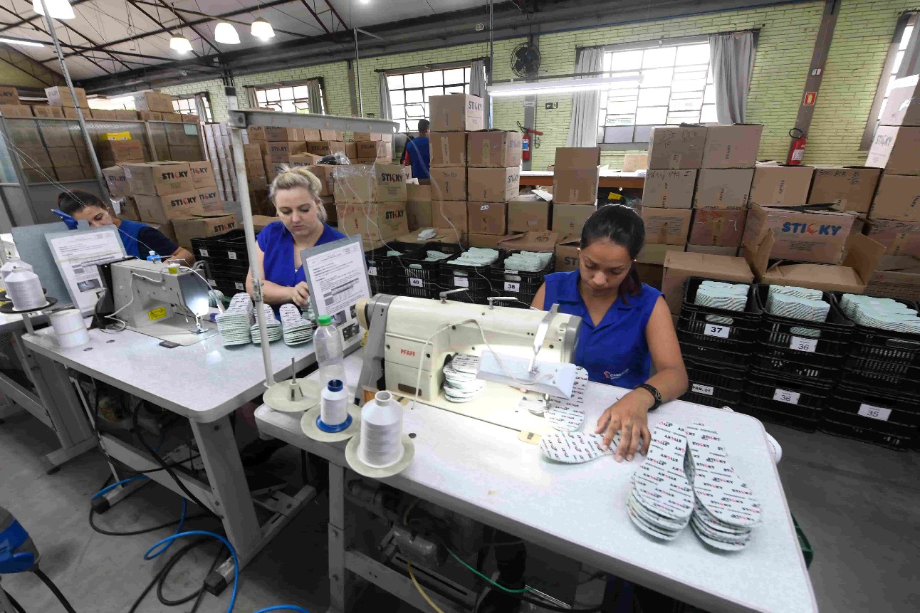 Indústria brasileira é afetada pela troca do produto nacional por bens ...